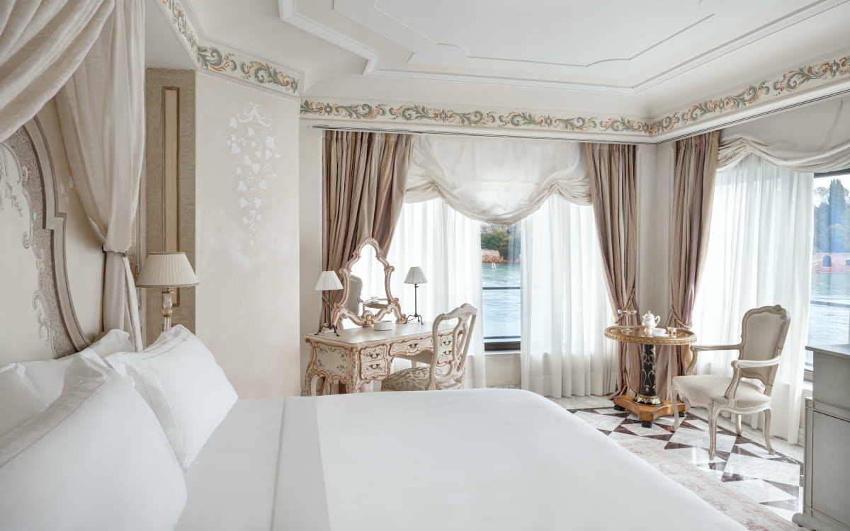 Accommodations to Fit Your Style | Railbookers®