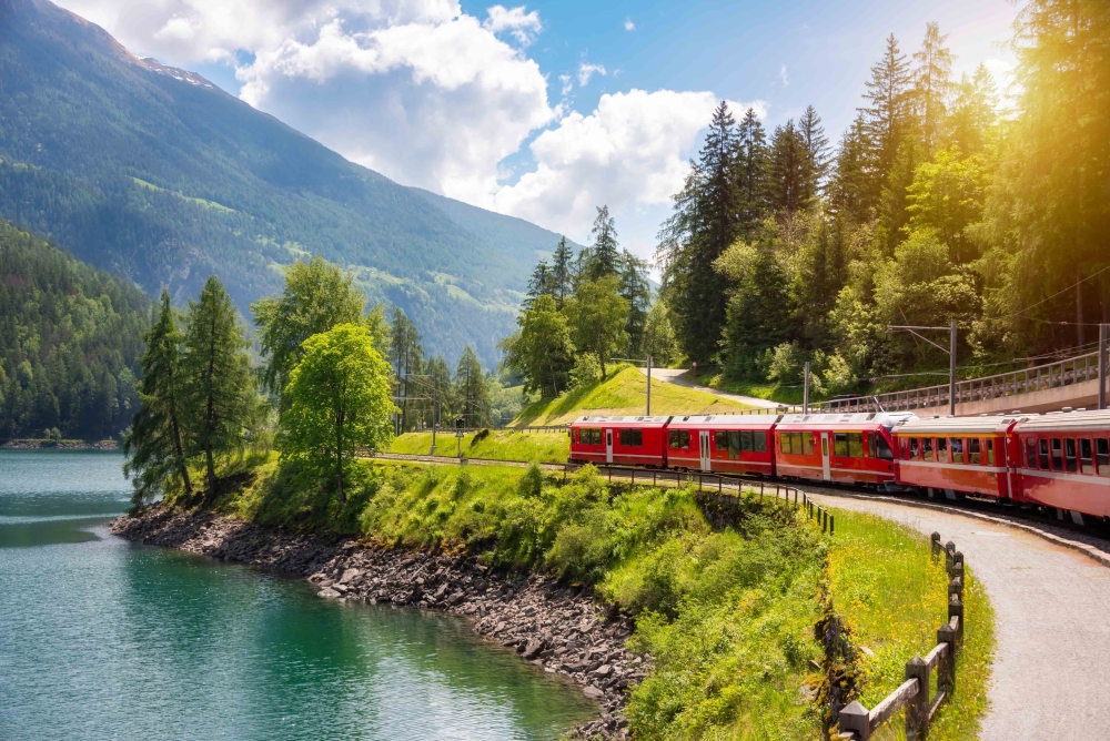 5 Things to Know About the GoldenPass Express Train in Switzerland ...